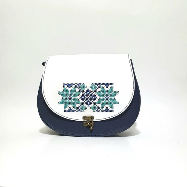 Geanta traditionala, din piele naturala, lucrata si brodata manual, cu ...