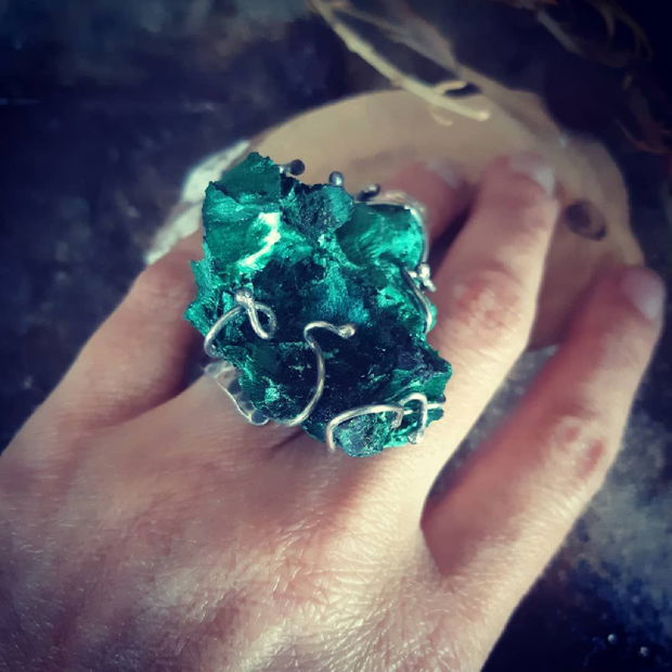 Inel supradimensionat din argint 925 cu textura de ciocan si piatra ...