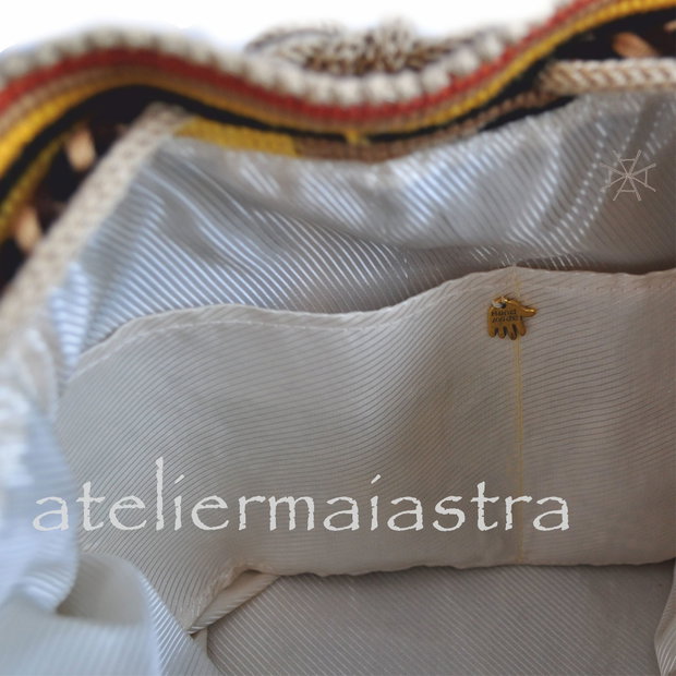 geanta crosetata ornamentata cu motive populare din Maramures scara ...