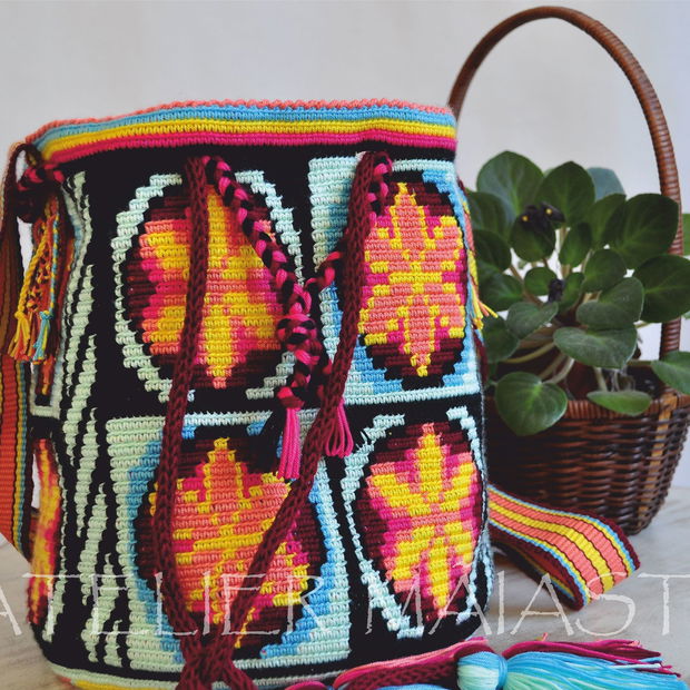 set genti crosetate ornamentate cu motive popular din Maramures scara ...