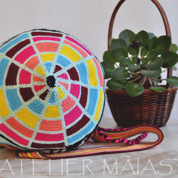 set genti crosetate ornamentate cu motive popular din Maramures scara ...