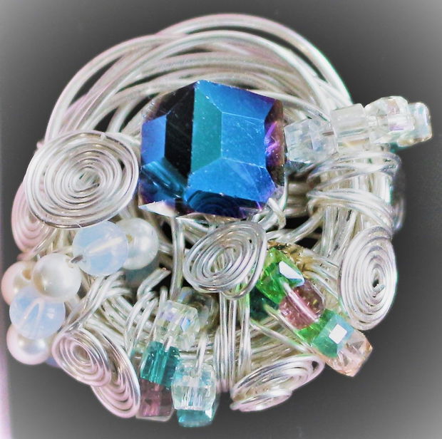 Inel handmade din sarma cu cristale tip swarovski,opalit si perle din ...