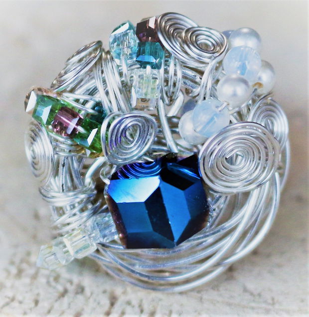 Inel handmade din sarma cu cristale tip swarovski,opalit si perle din ...