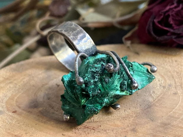 Inel supradimensionat din argint 925 cu textura de ciocan si piatra ...