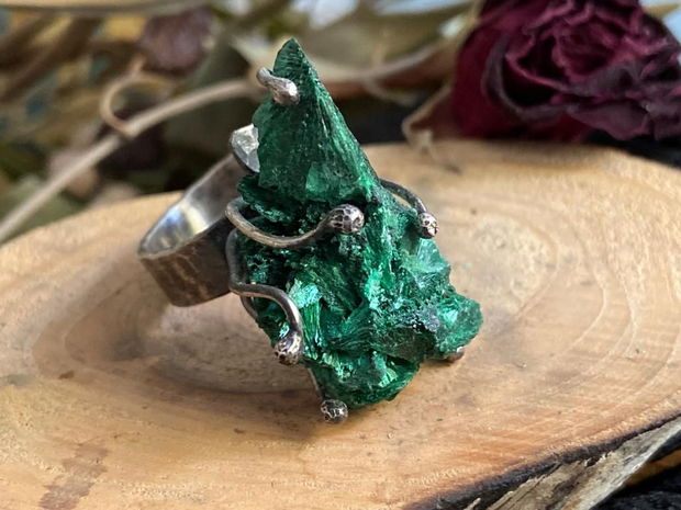 Inel supradimensionat din argint 925 cu textura de ciocan si piatra ...