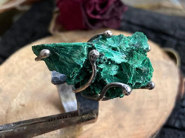 Inel supradimensionat din argint 925 cu textura de ciocan si piatra ...