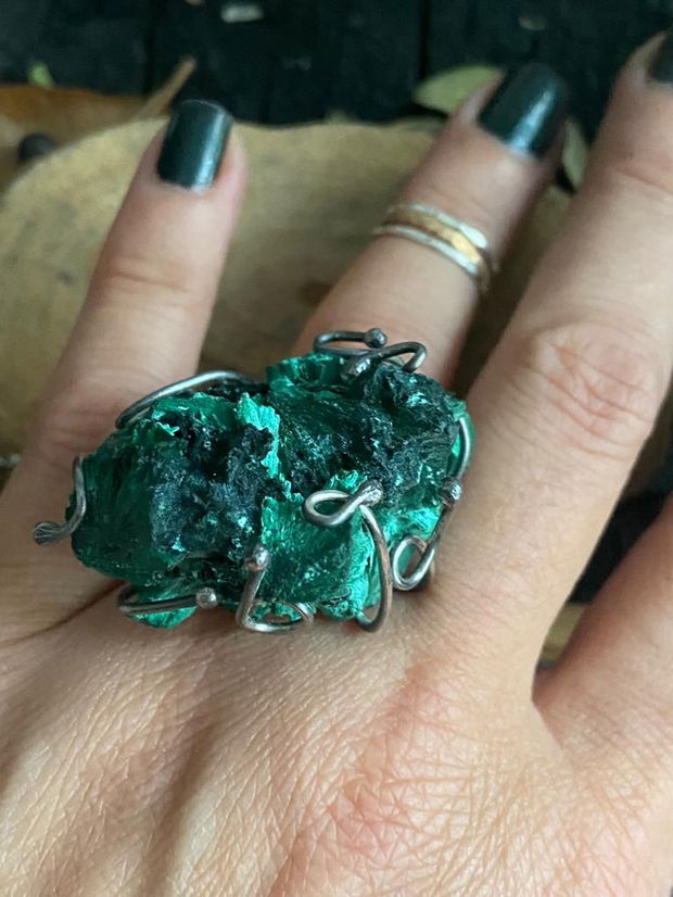 Inel supradimensionat din argint 925 cu textura de ciocan si piatra ...