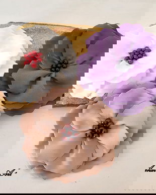 Brosa/Aplicatie pentru rochie/Floare textila bej | Breslo