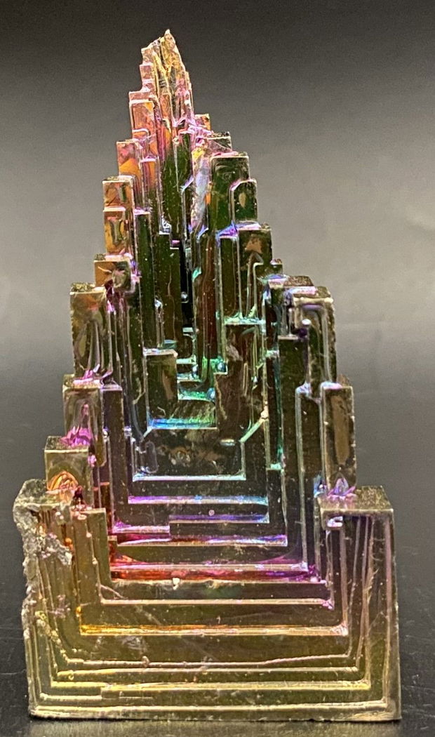 Bismut - specimen piramida | Breslo