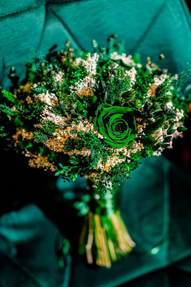 Buchet flori criogenate si uscate nasa verde smarald | Breslo