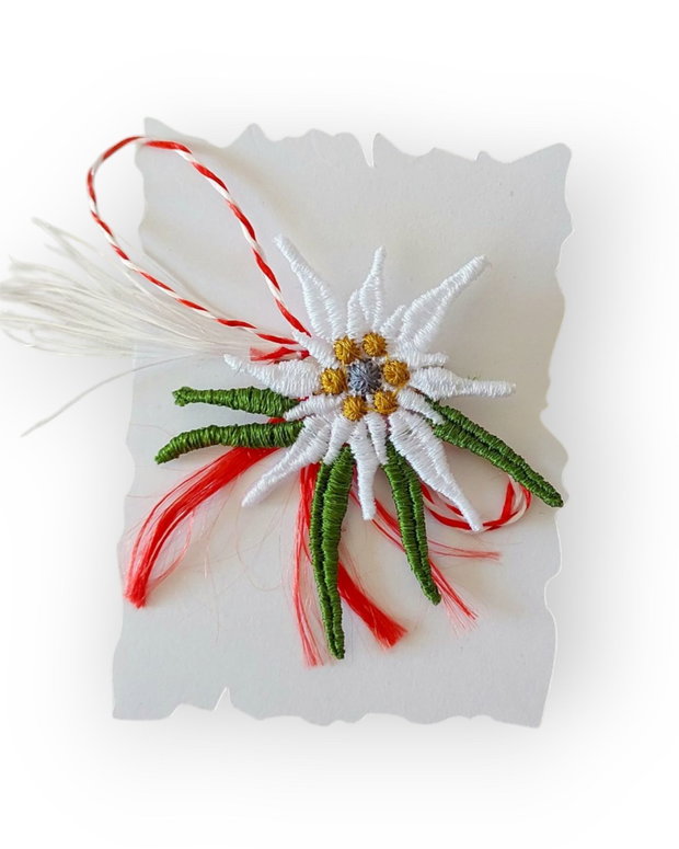 Martisor Floare de Colt Brodata | Breslo