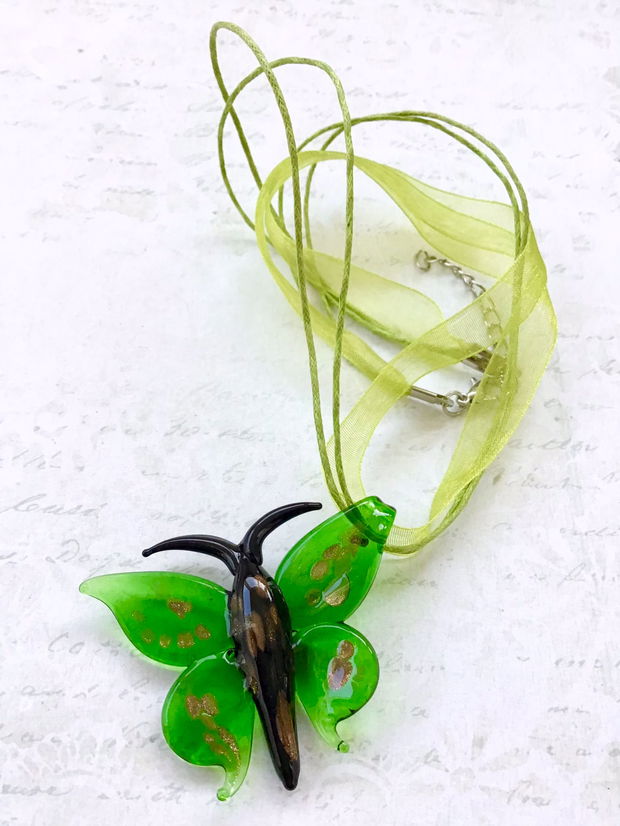 Pandantiv fluture sticla Murano & șnur organza | Breslo