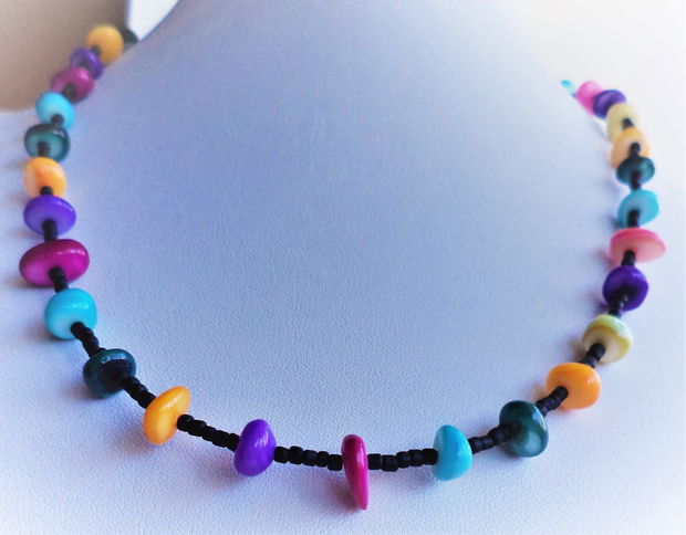 Colier handmade din margele de nisip myuki si sidef colorat | Breslo
