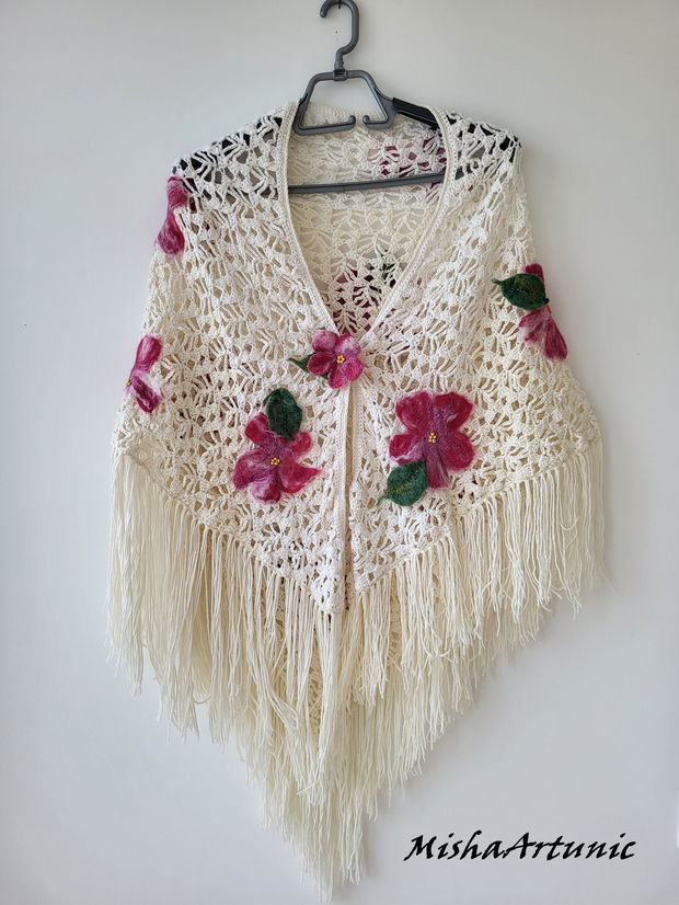 Sal crosetat cu flori de cires impaslite | Breslo