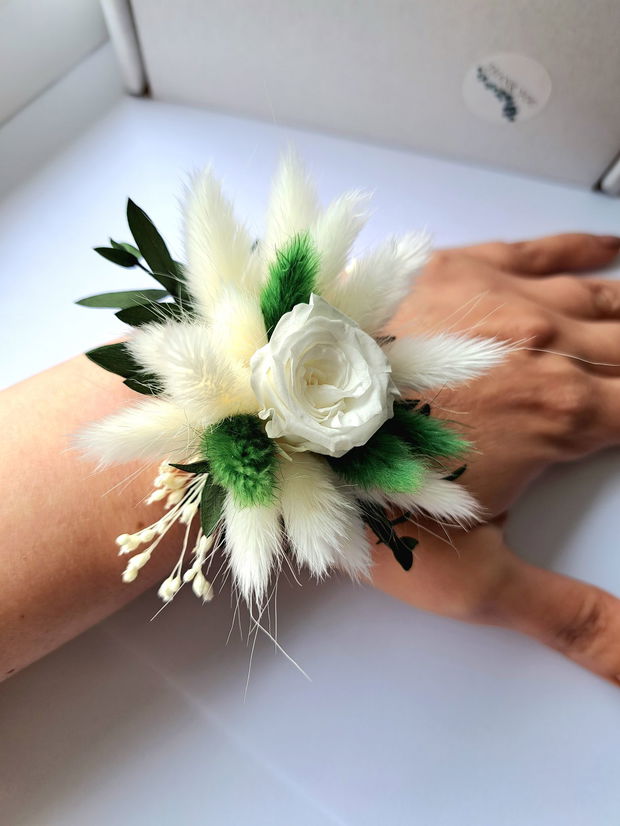 Cocarde Mire/ Naș Brățări Mireasă / Nașă/ Cocarde invitați nuntă-flori ...