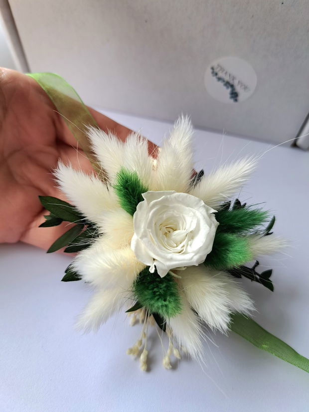 Cocarde Mire/ Naș Brățări Mireasă / Nașă/ Cocarde invitați nuntă-flori ...