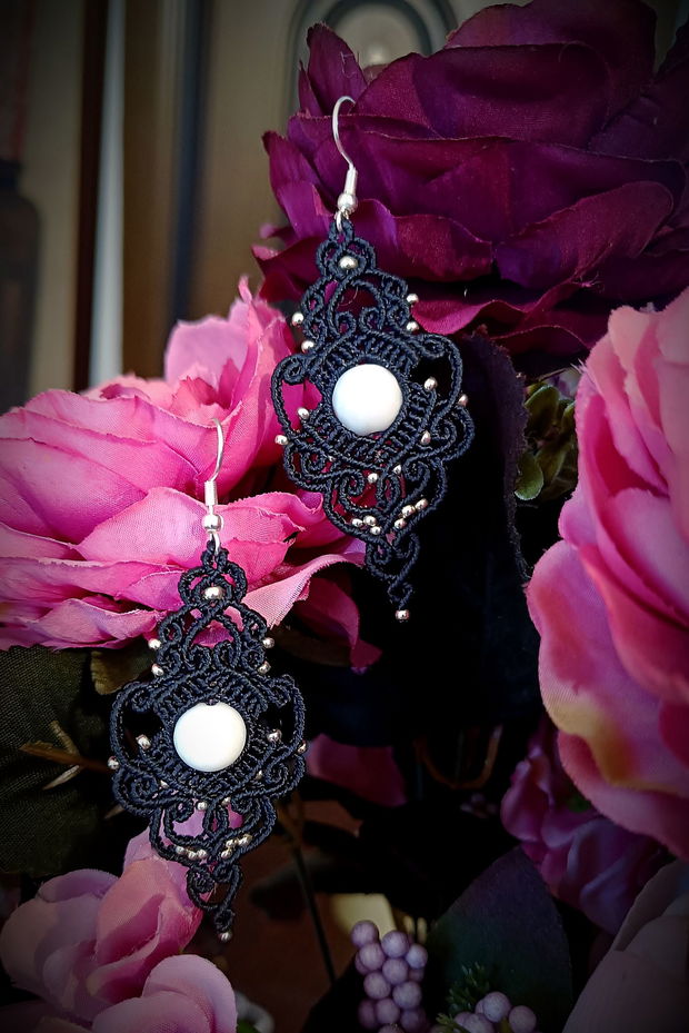 Cercei Blue Black Micromacrame cu Piatra de Jad Alb | Breslo