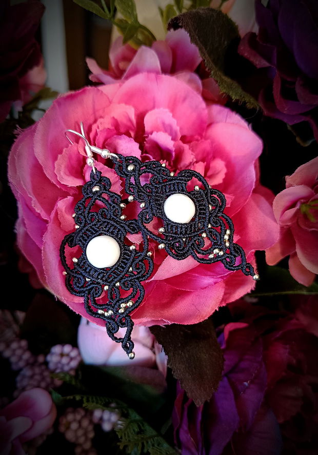 Cercei Blue Black Micromacrame cu Piatra de Jad Alb | Breslo