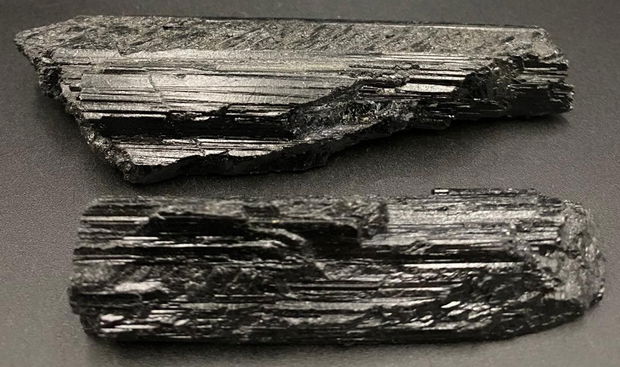 Turmalina Neagra - Piatra bruta | Breslo