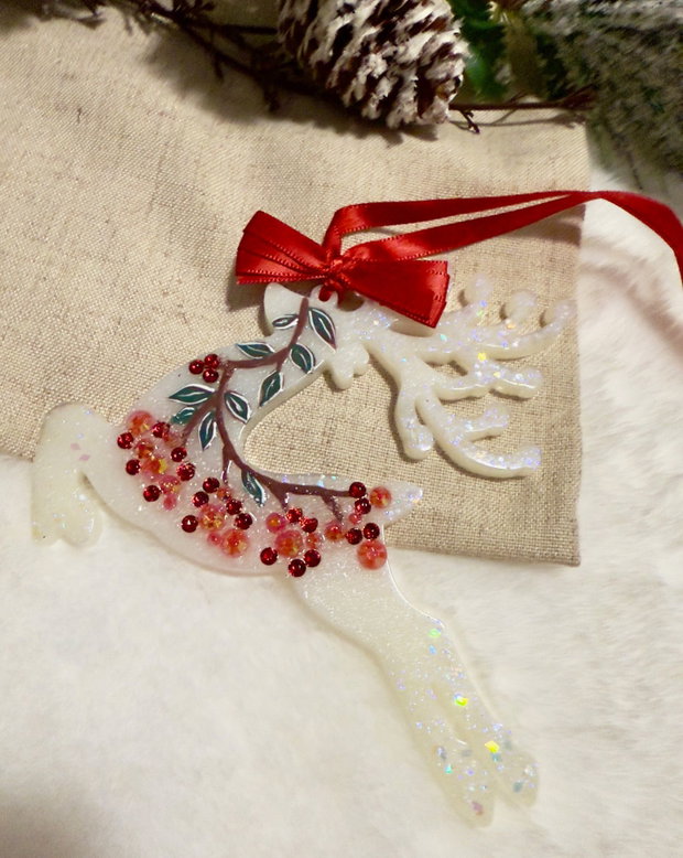 Ren rasina cu Detalii rosii Ornament Handmade | Breslo