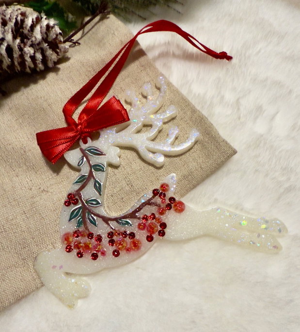 Ren rasina cu Detalii rosii Ornament Handmade | Breslo