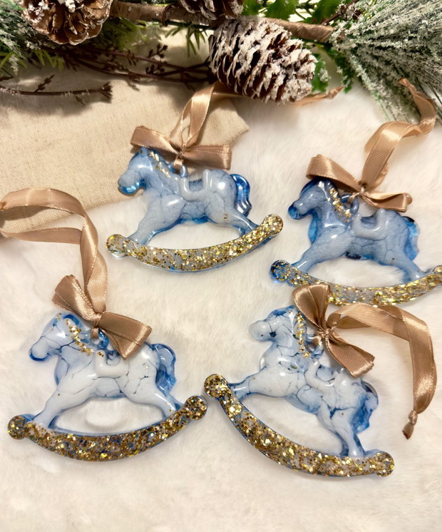 Căluț rasina cu Efect de Zăpadă Ornament Handmade | Breslo