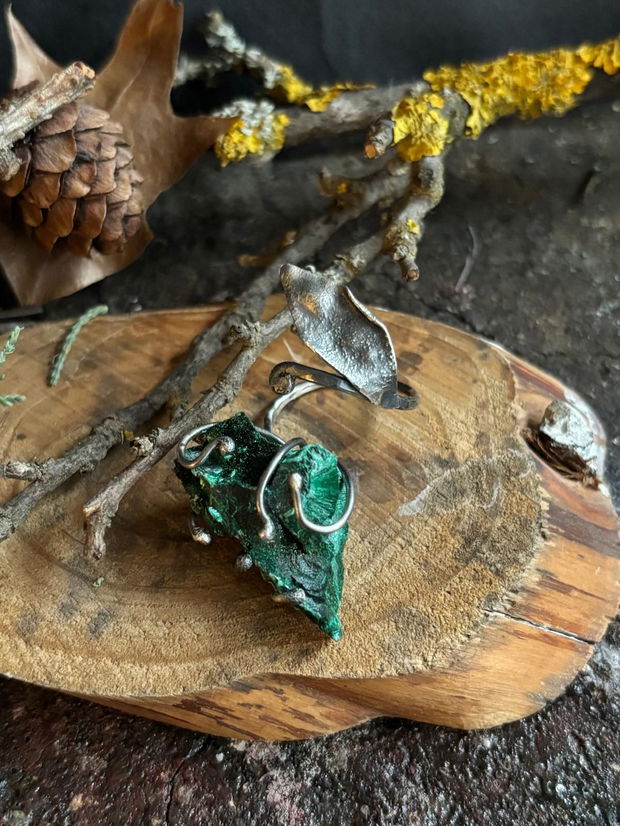 Inel supradimensionat din argint 925 cu textura de ciocan si piatra ...