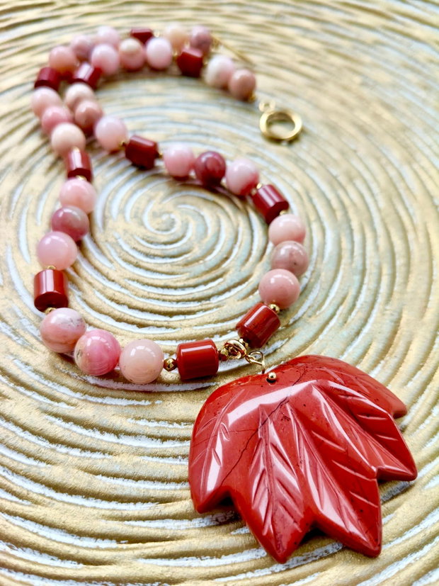 Colier vintage frunza jasp rosu & opal roz | Breslo