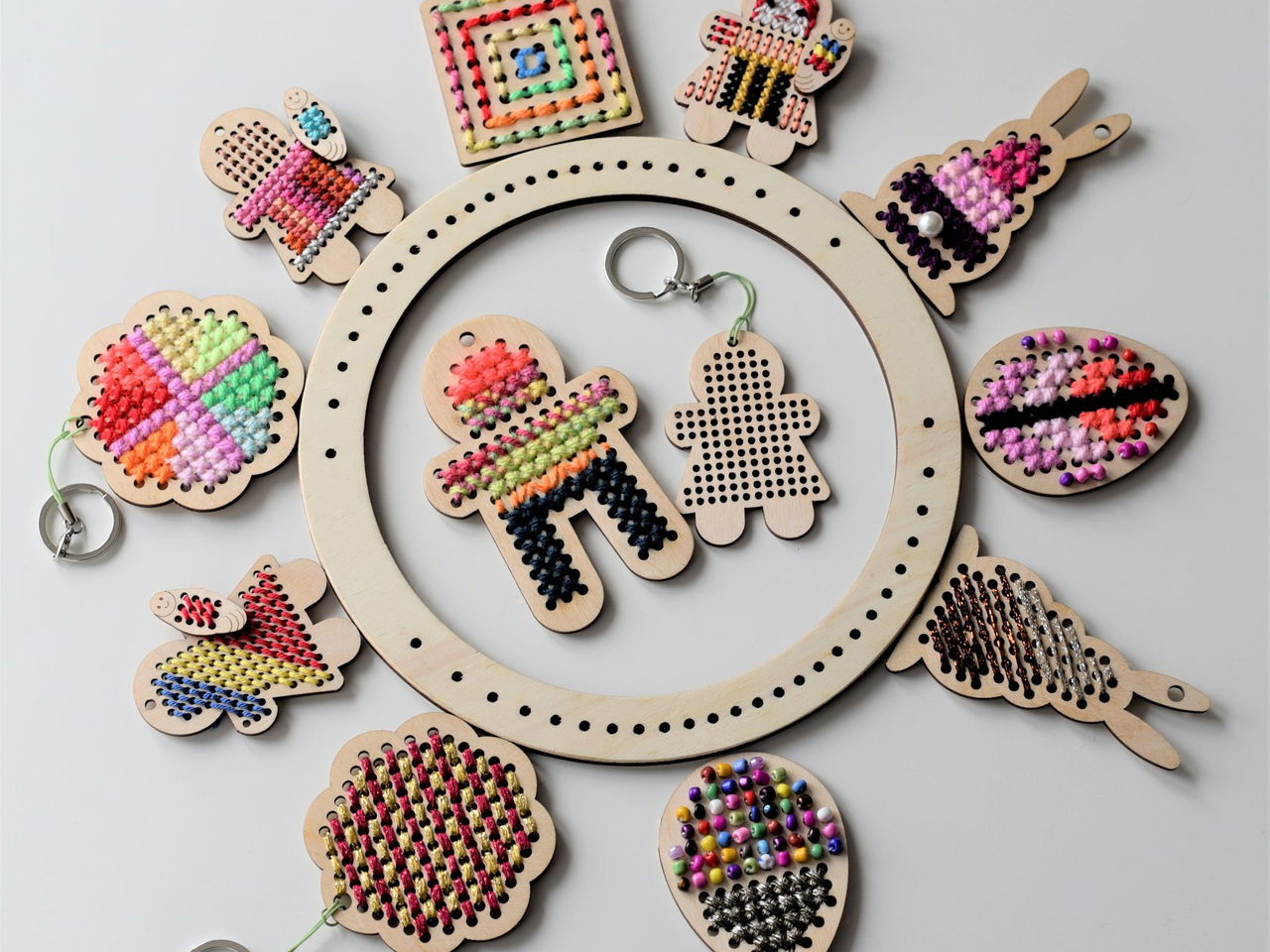 Seturi creative pentru cusut pe tablite din lemn - figurine | Dichisar