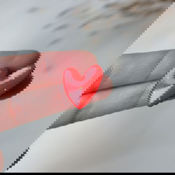 Brosa Martisor - Inima mica rosie cu rasina | Dichisar