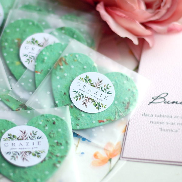 Set 25 mărturii inimi de hârtie plantabilă cu sticker personalizat ...