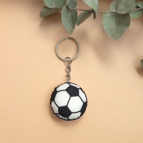 Breloc handmade minge de fotbal din fetru | Dichisar