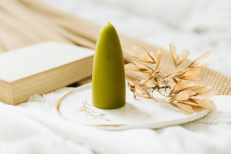 Lumânare din ceară naturală de albine lucrată manual - verde | Dichisar