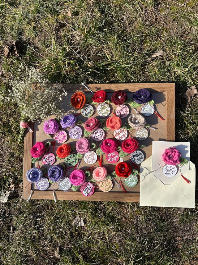 Martisor crosetat - floare - SEFA - MOV INDIGO ( text personalizabil ...